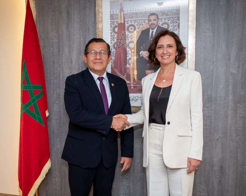 Fatim-Zahra AMMOR et Eduardo Salhuana Cavides, Président du Congrès ...